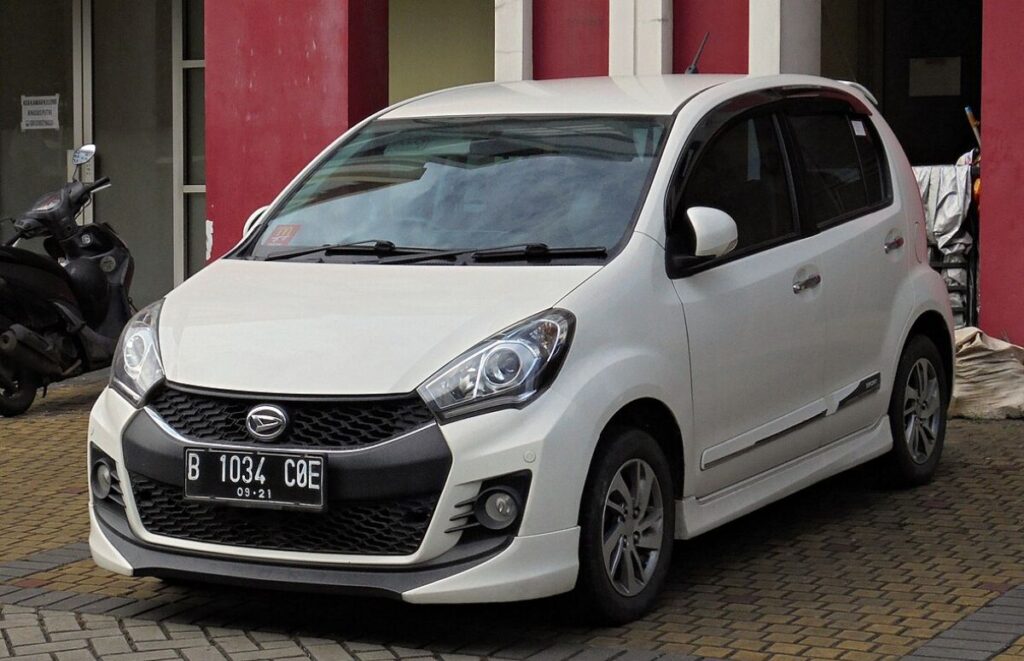 Daihatsu Sirion: Compact Stylish Car with Spacious Cabin & Full ...
